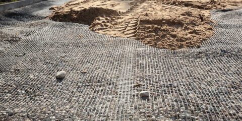 Is Geogrid Used in Retaining Wall Construction? - Geobera